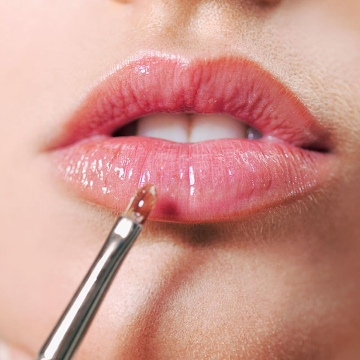 Découvrez nos astuces de maquillage à domicile | Avantif